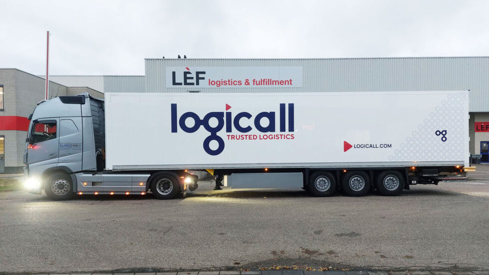 Nieuwe belettering wagenpark Logicall - net binnen - 0297343653
